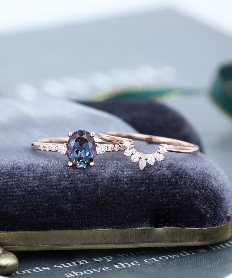 2PCS Oval Alexandrite engagement ring set vintage Unique | Etsy