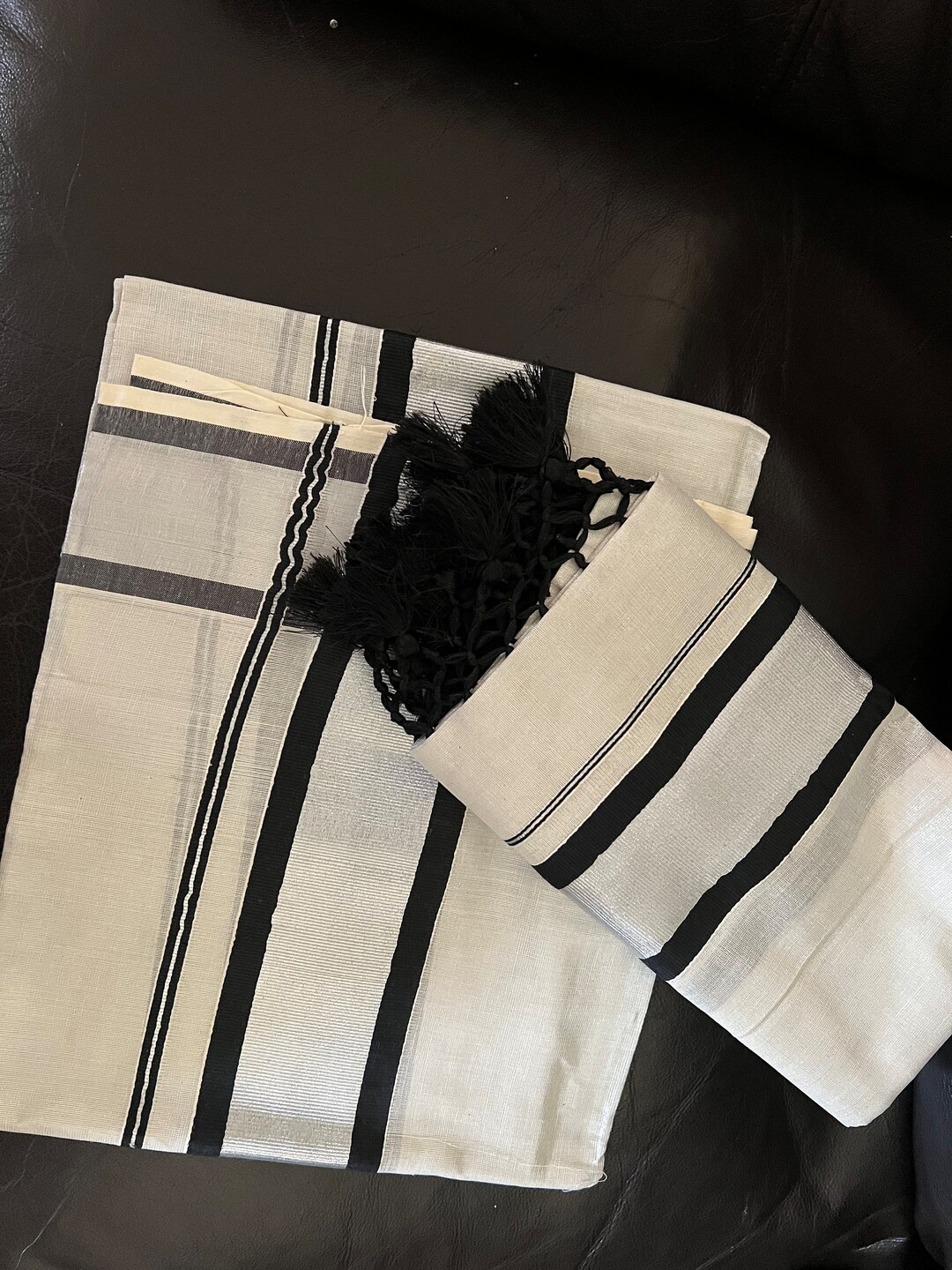 Traditional Kerala Silver Tissue Set Mundu With Black Border - Etsy