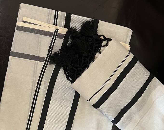 Traditional Kerala Silver Tissue Set Mundu With Black Border - Etsy