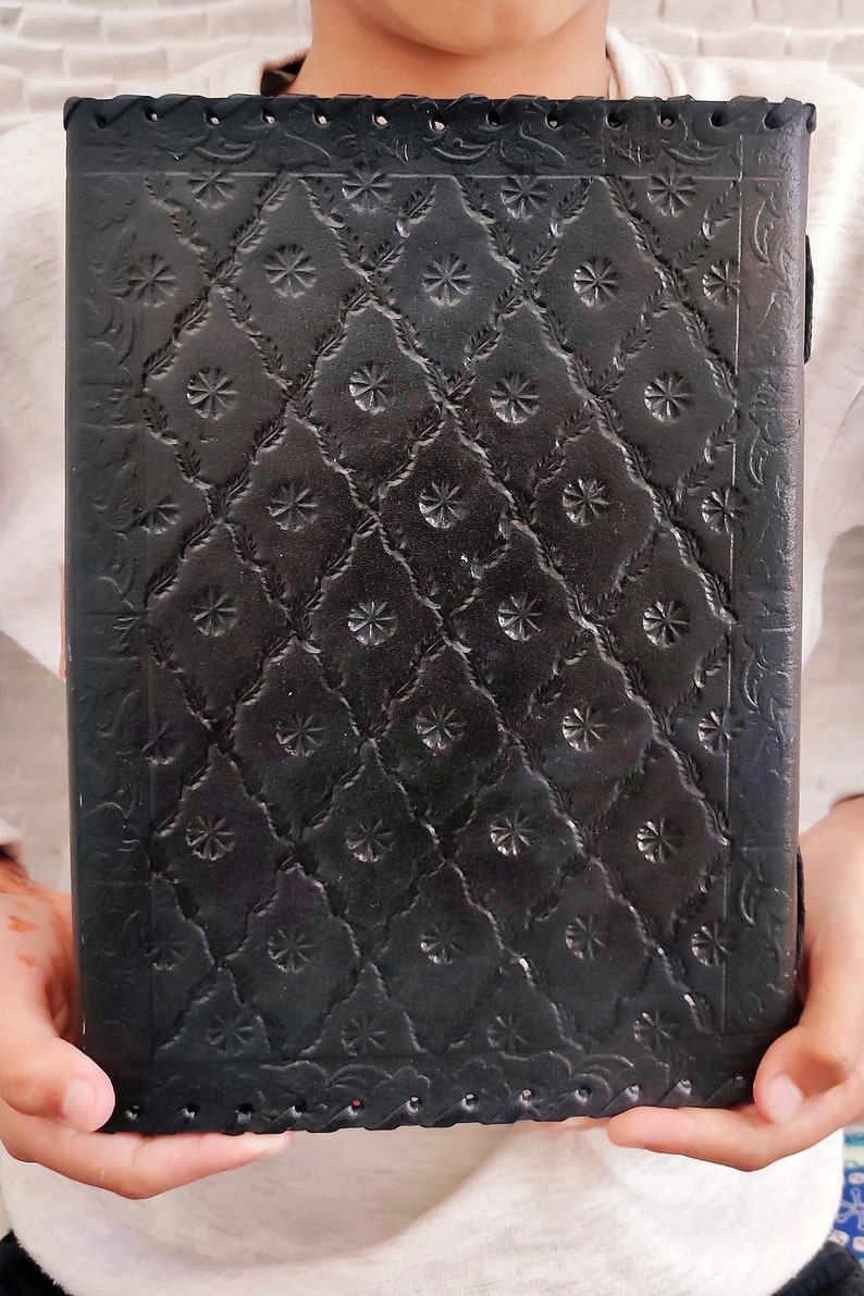 200 Pages Large Leather Journal With Lock Embossed Handmade - Etsy