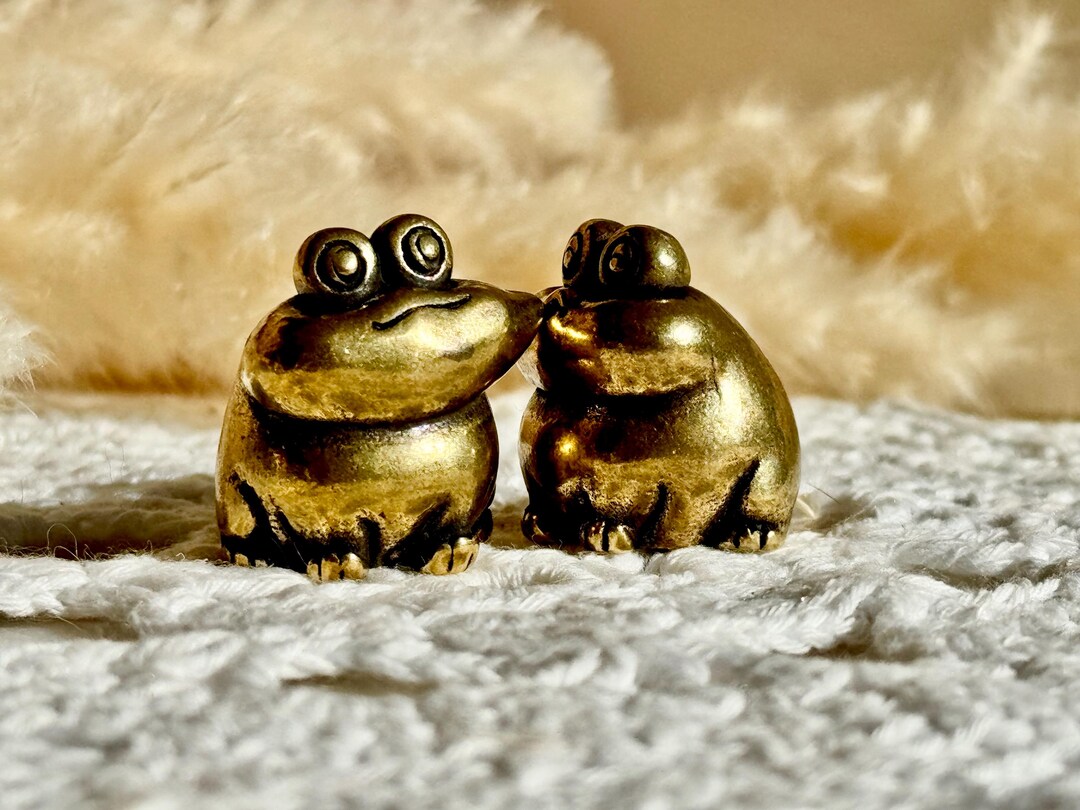 Adorable Solid Brass Kissing Frogs Figurines, Couple of Frogs Statue ...