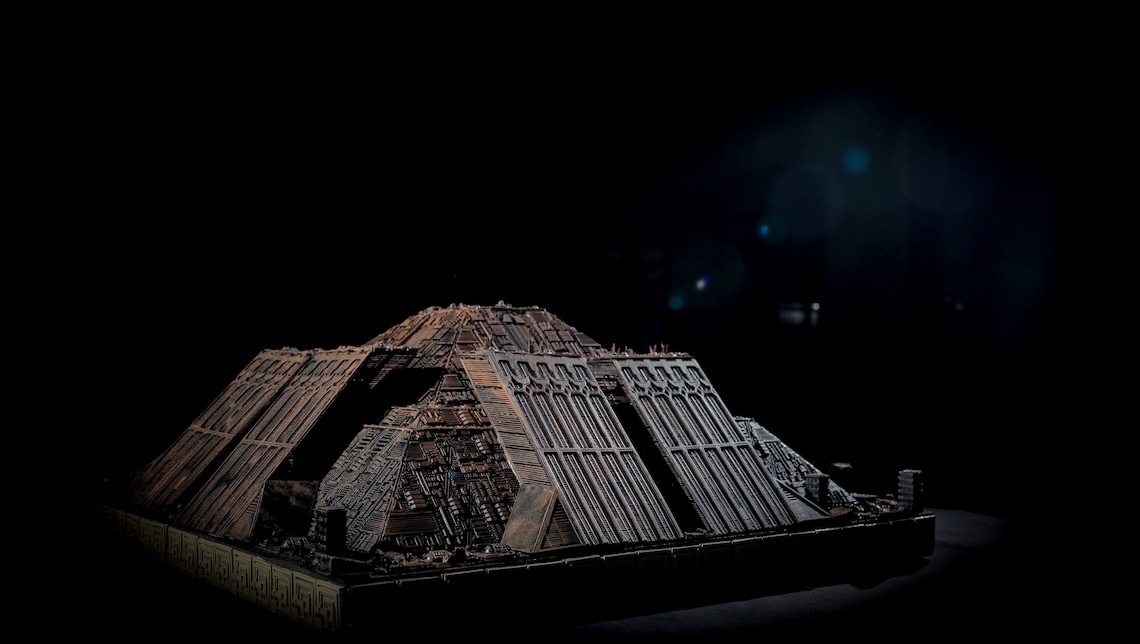 Blade runner Pyramid Tyrell Corp Diorama size : 40X40X20cm | Etsy