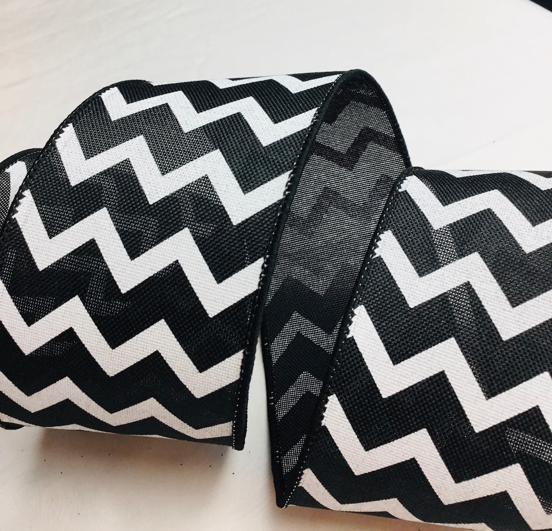 Black and White Chevron on Canvas - Etsy