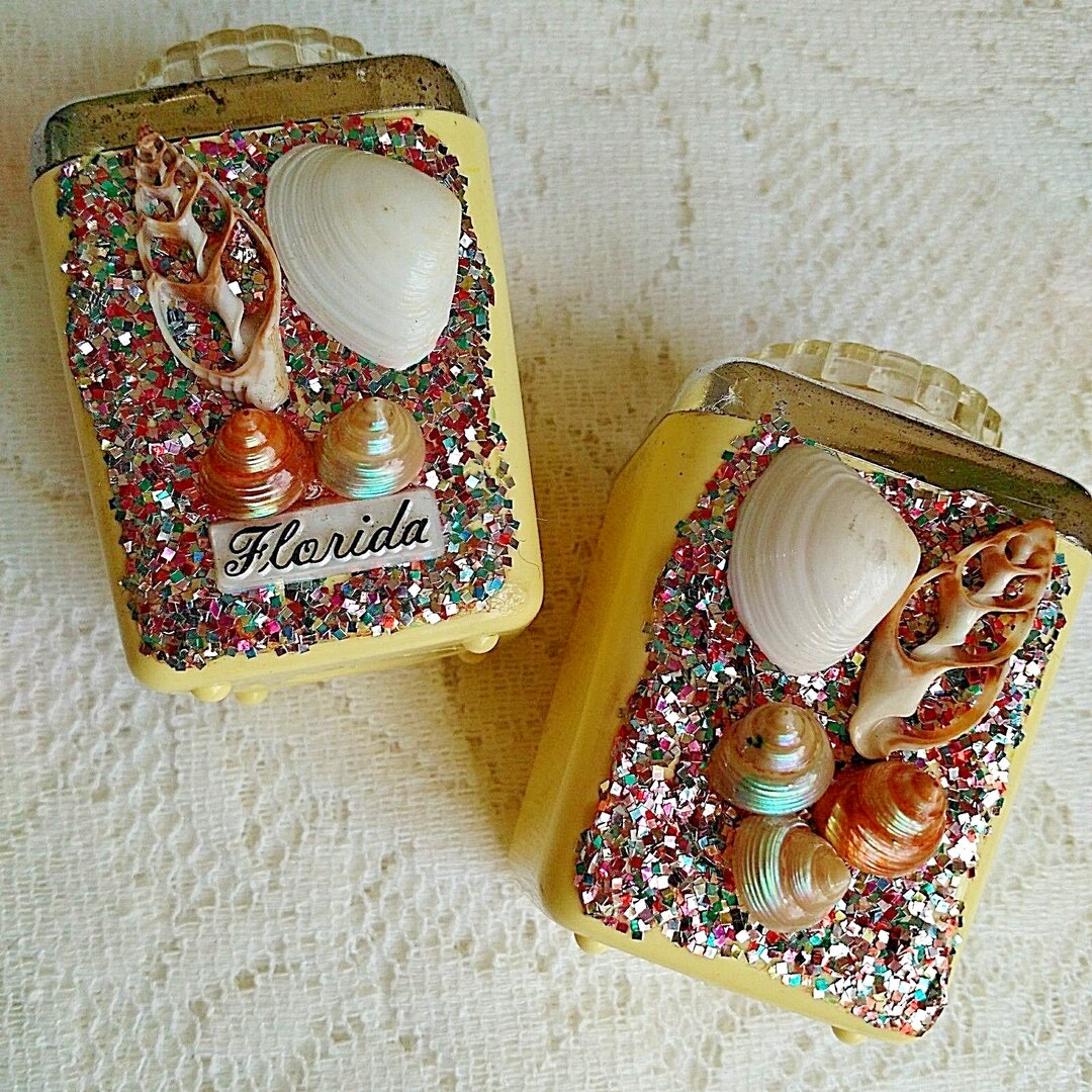 Vintage 50s Salt Pepper Shakers With Case Shells Glitter Plastic Retro ...