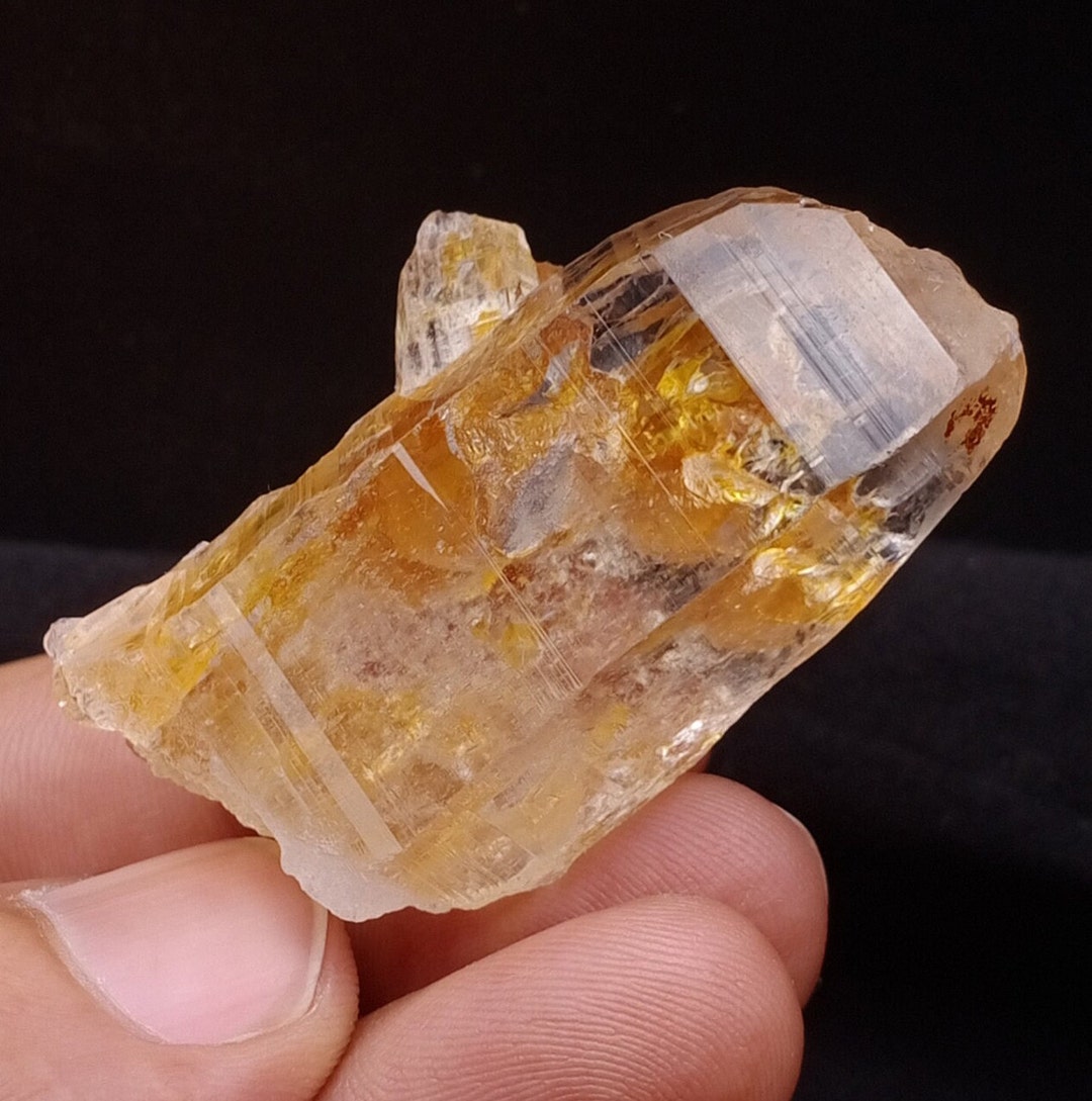 Cristal de quartz clair de 28 grammes avec de la rouille de fer ...