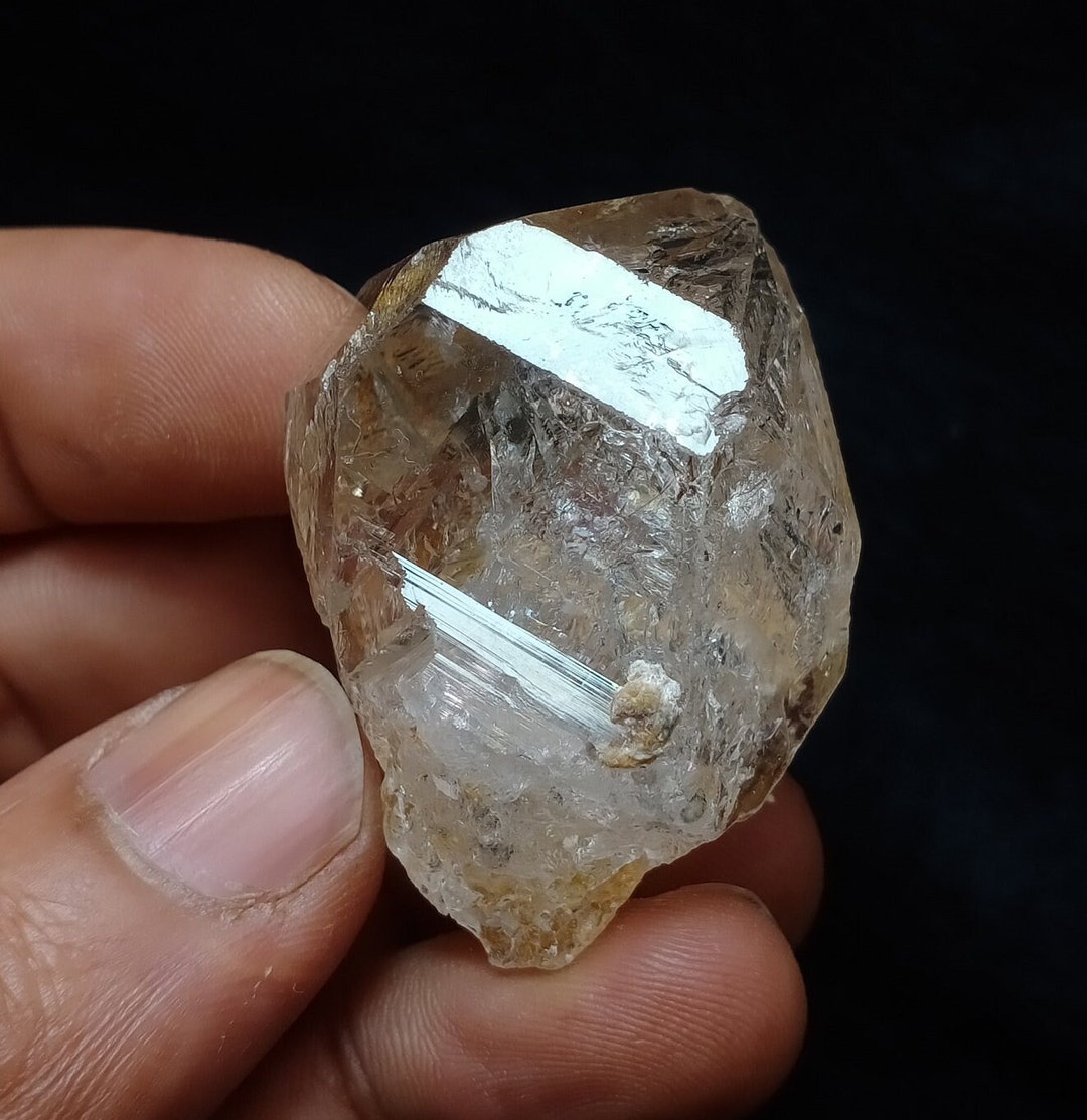 39 Grams Stunning Window Quartz Crystal With Rainbow Measuring 44*32*31 ...