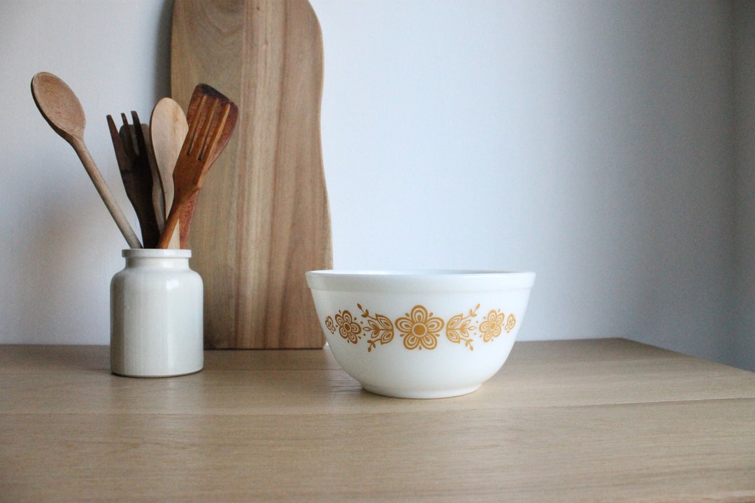 Vintage 70s Pyrex Butterfly Gold Mixing Bowl: 1.5 Qt White Opal Glass ...