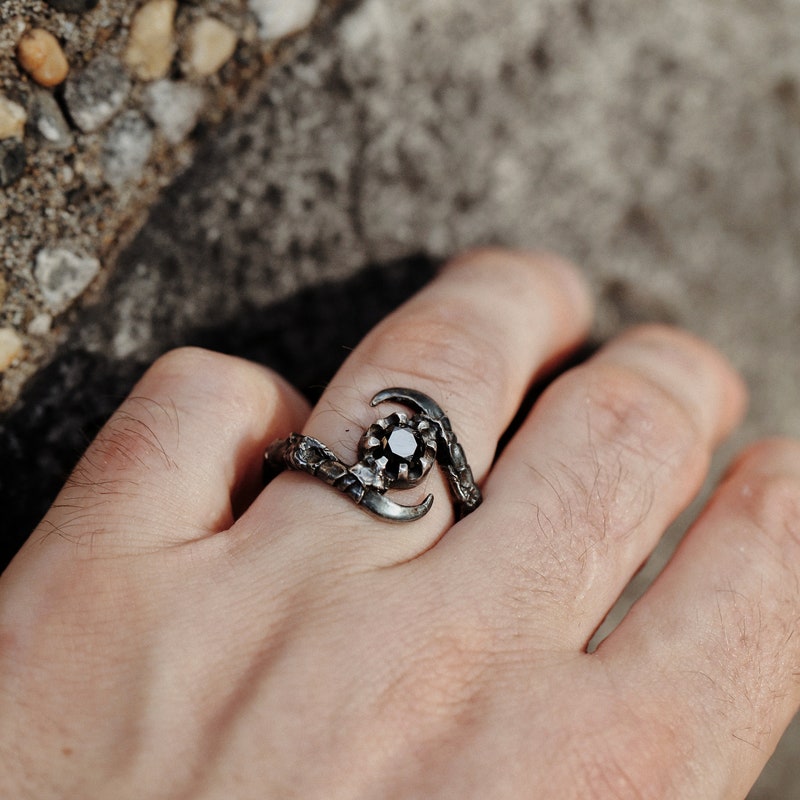 Raven Claw Ring - Etsy
