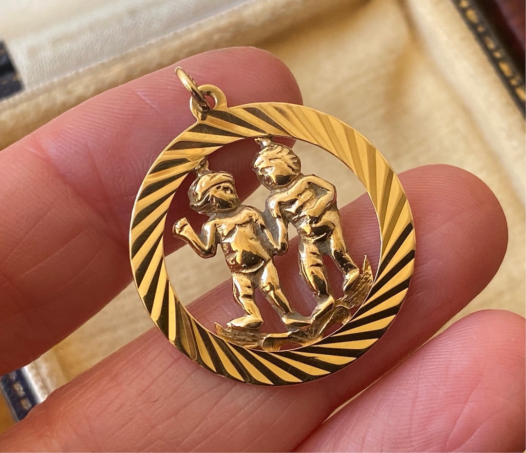 Beautiful Vintage Hallmarked 375 9ct Gold Gemini Horoscope Twins Star ...