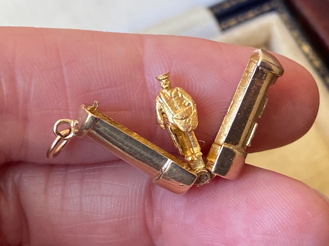 Unusual Vintage English Hallmarked Heavy Solid 375 9ct Gold Pillar Post ...