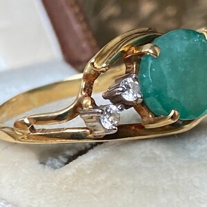 Beautiful Vintage 750 18ct Gold Swirled Mount Emerald & Diamond Ring - Etsy