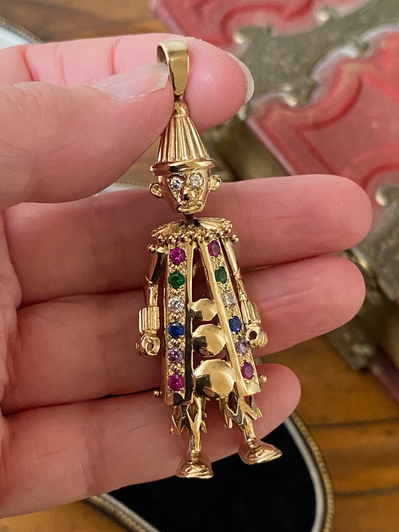 Sunning Unusual Large Vintage 375 9ct Gold Moving articulated Charm Type Gemstone Studded Clown Necklace Pendant