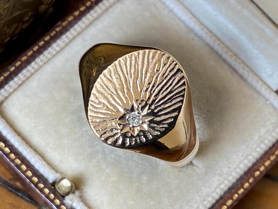 Striking Vintage English Hallmarked Engraved 375 / 9ct Gold & Diamond ...