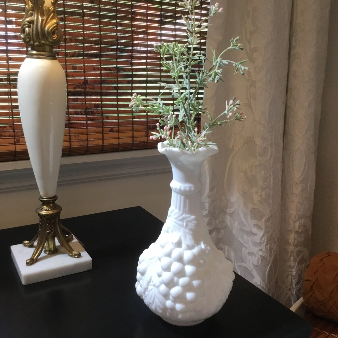 Midcentury Imperial Milk Glass Vase - Etsy