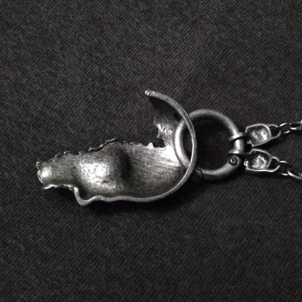 Collar con colgante de calavera rota - Etsy España