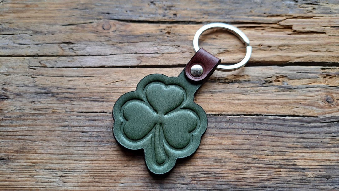 Handmade Shamrock Leather Keyring | Irish Clover Emblem Gift | Key Fob ...