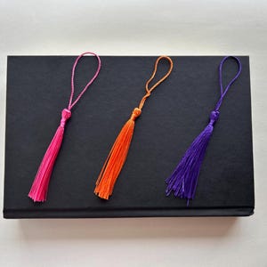 Daisy Chain Bookmark | Tassel Bookmark | Embroidery | Rainbow Daisies ...