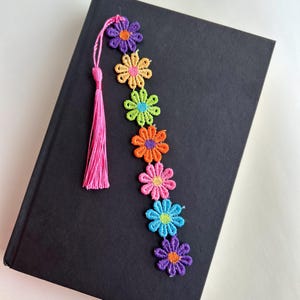 Daisy Chain Bookmark | Tassel Bookmark | Embroidery | Rainbow Daisies ...