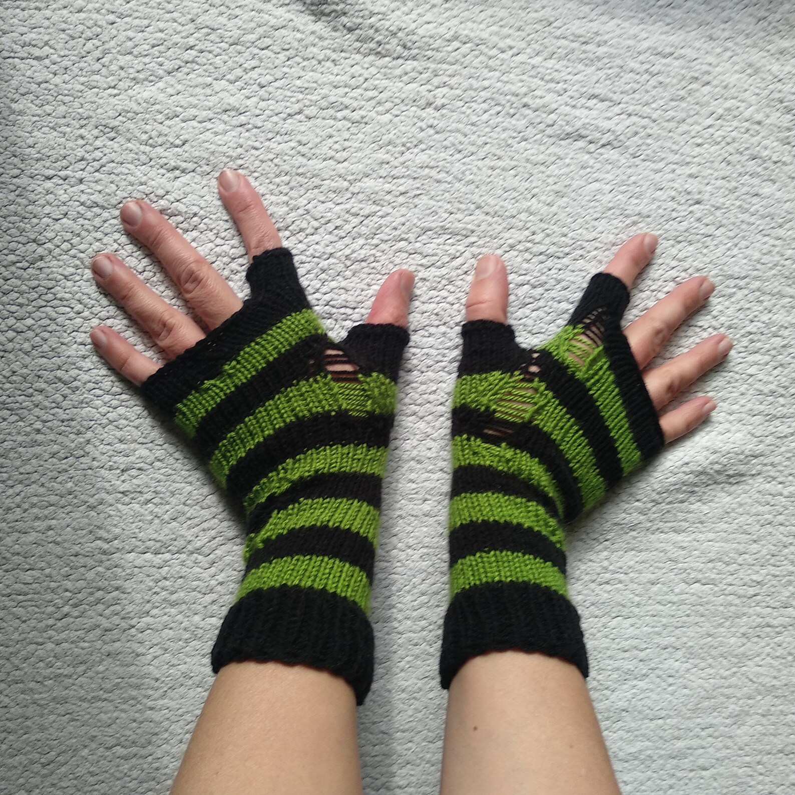 Striped Unisex Green Arm Warmers, Emo Fingerless Gloves With Holes ...