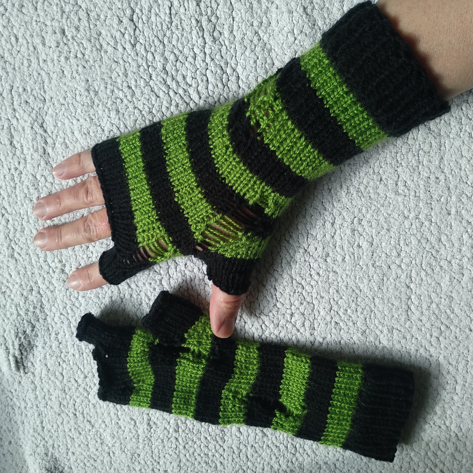 Striped Unisex Green Arm Warmers, Emo Fingerless Gloves With Holes ...