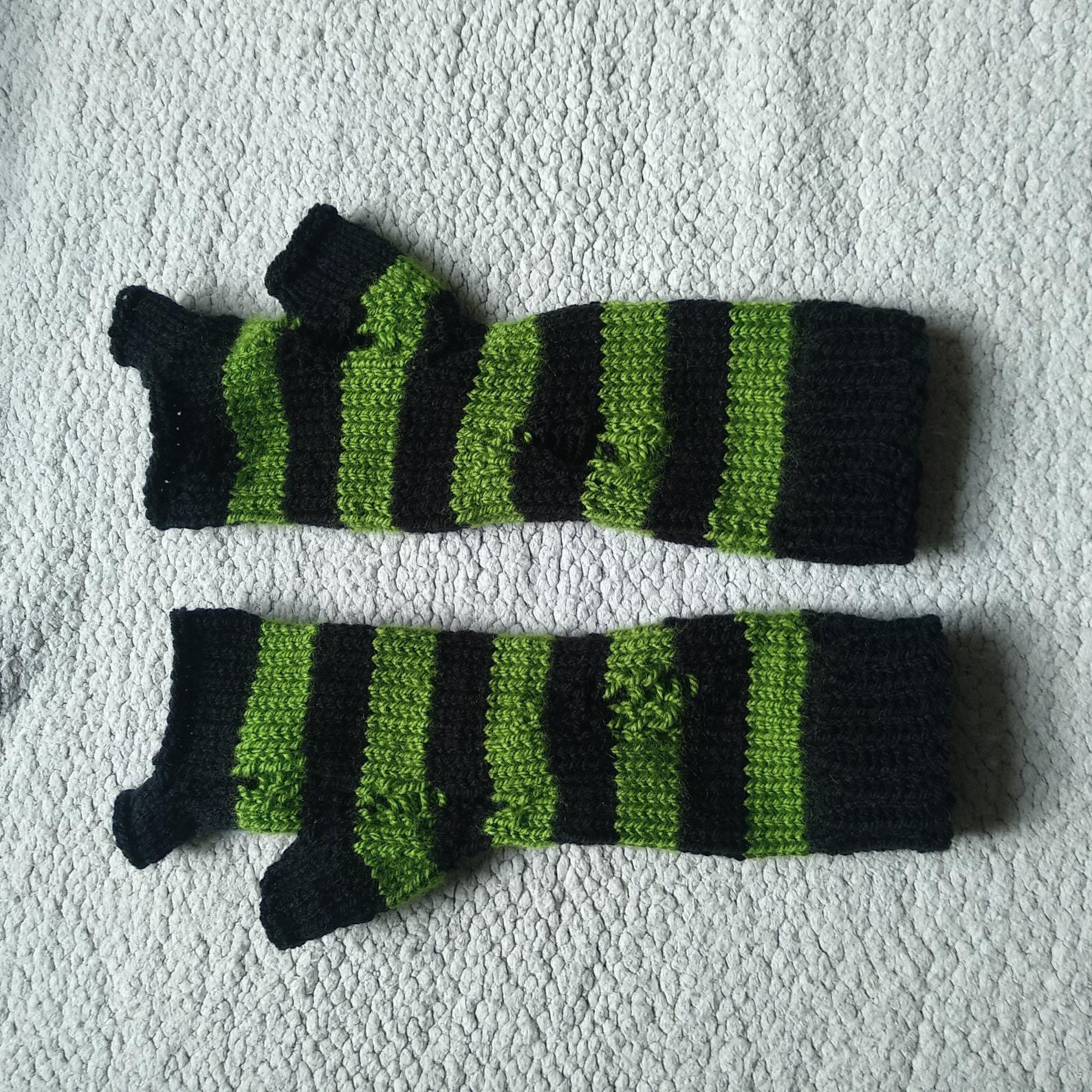 Striped Unisex Green Arm Warmers, Emo Fingerless Gloves With Holes ...