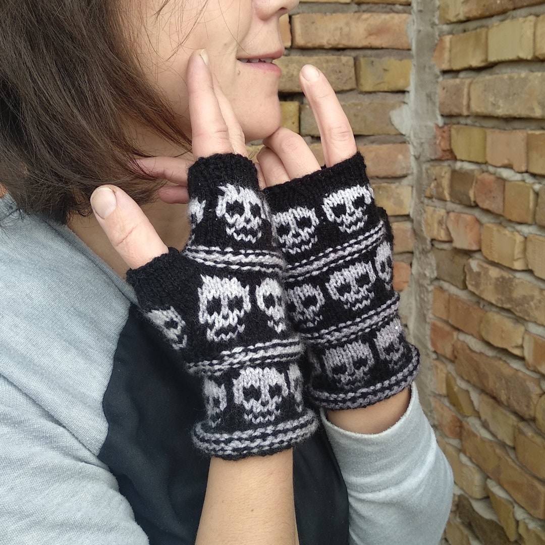 Goth Fingerless Gloves, Gothic Style, Unisex Arm Wamers With Skulls ...