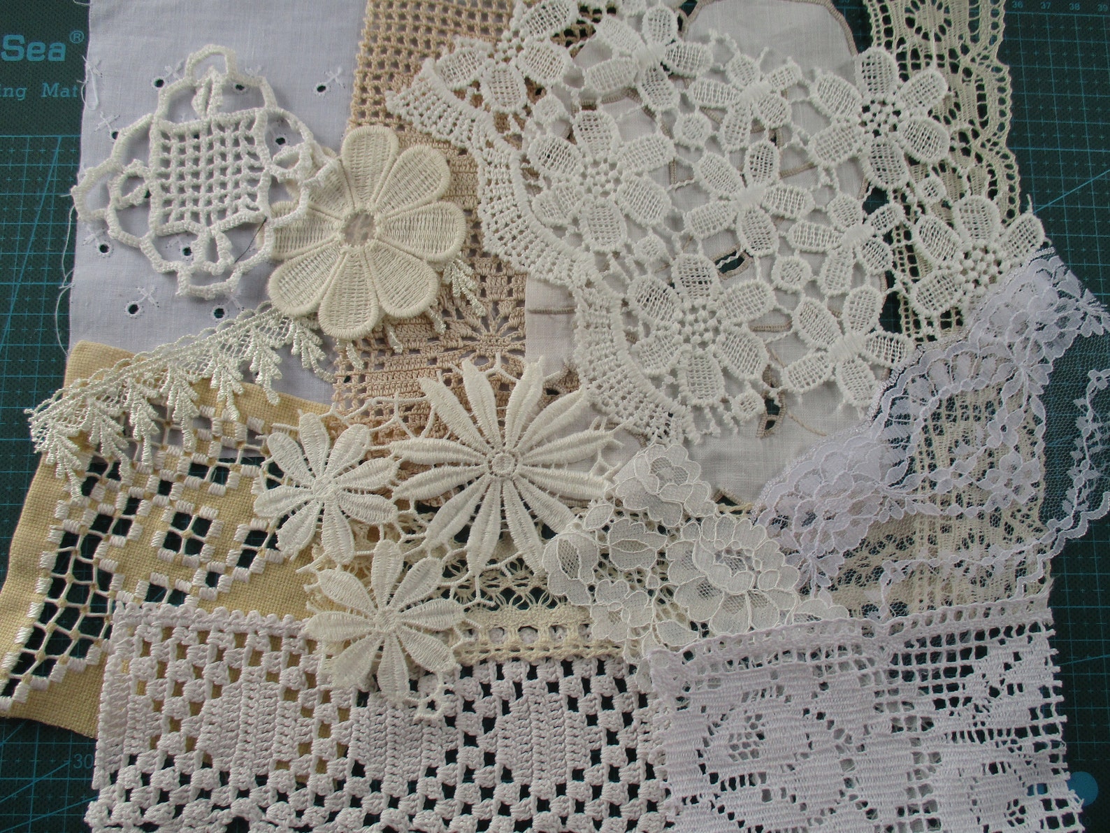 Vintage Lace Scraps Kit: Antique Lace Trims, Mixed Media Art - Etsy UK
