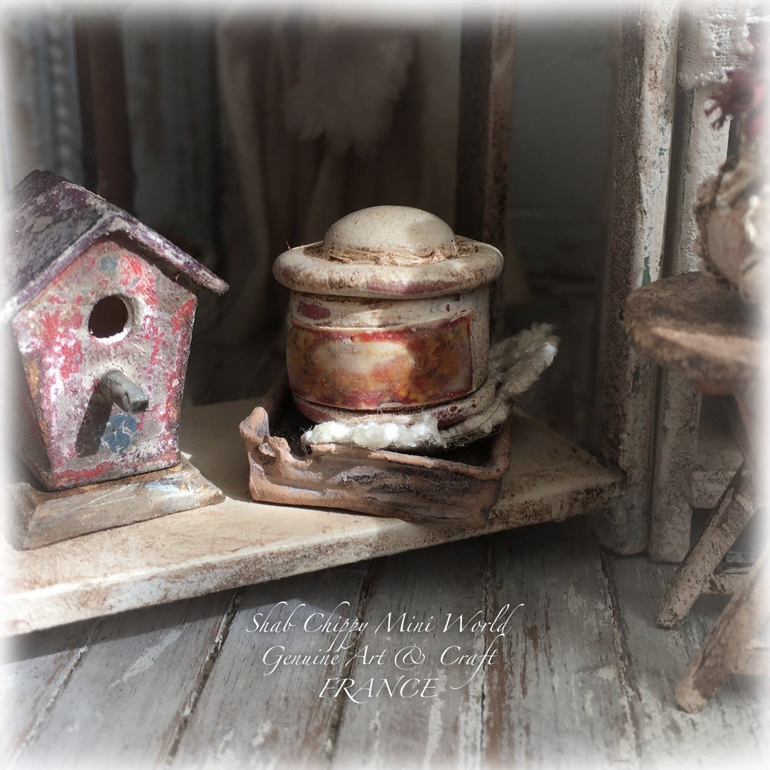 Reminiscence Opening Ceramic Type Scent Pot With Antique Patina on Tray ...
