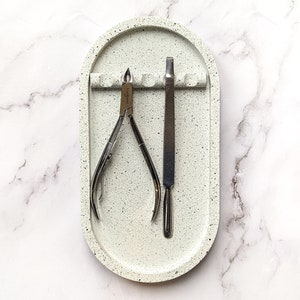 Nail Tool Tray With Rest, Oval Manicure Organiser Dish for Nail or ...