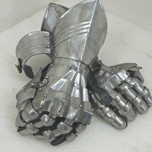 Gothic Gauntlets ,gothic Armored Medieval Polished Knights Gauntlets ...