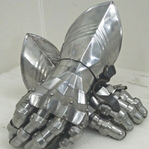 Gothic Gauntlets ,gothic Armored Medieval Polished Knights Gauntlets ...