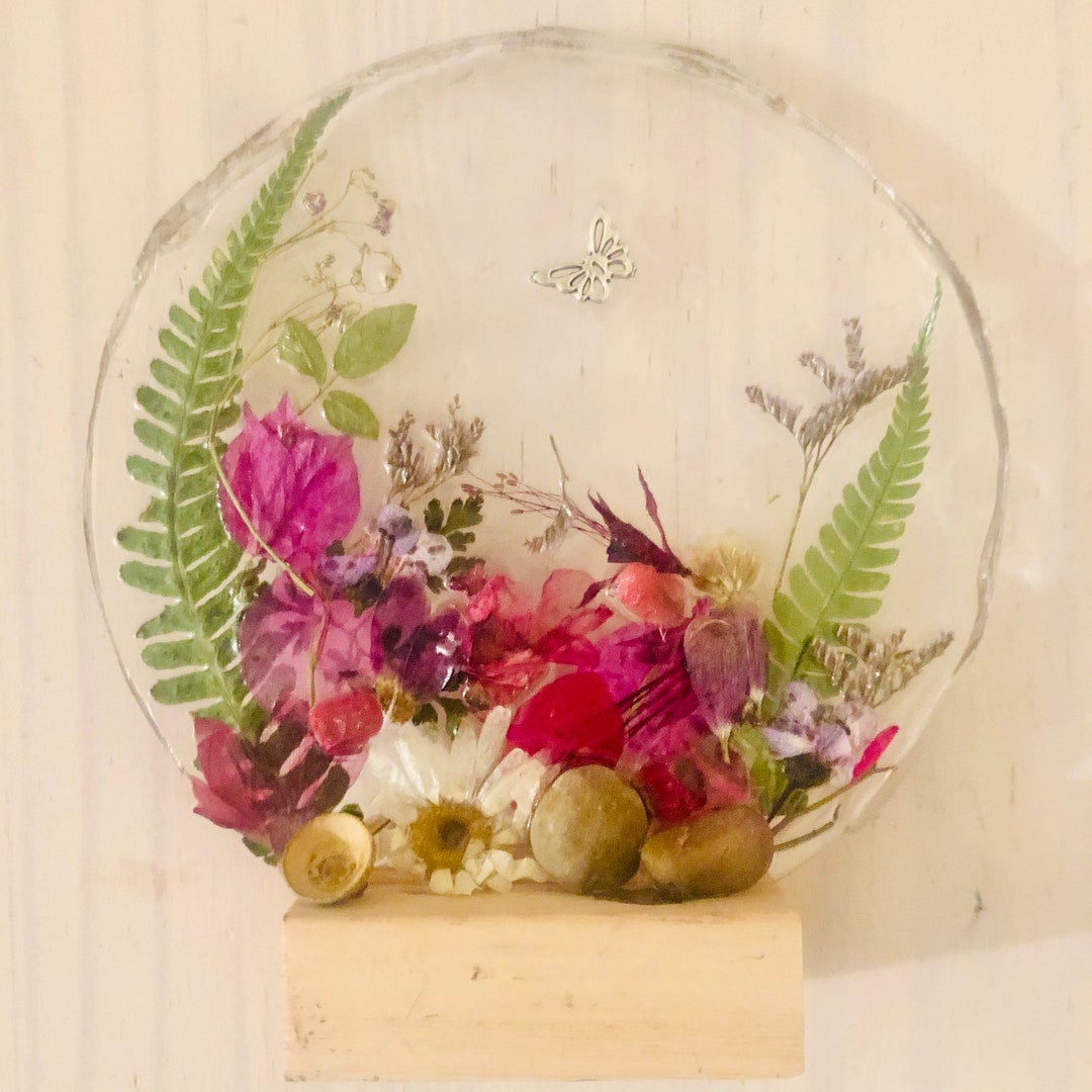 Resin and Dried Flower Freestanding Scene, Dried Flower Resin Ornament ...