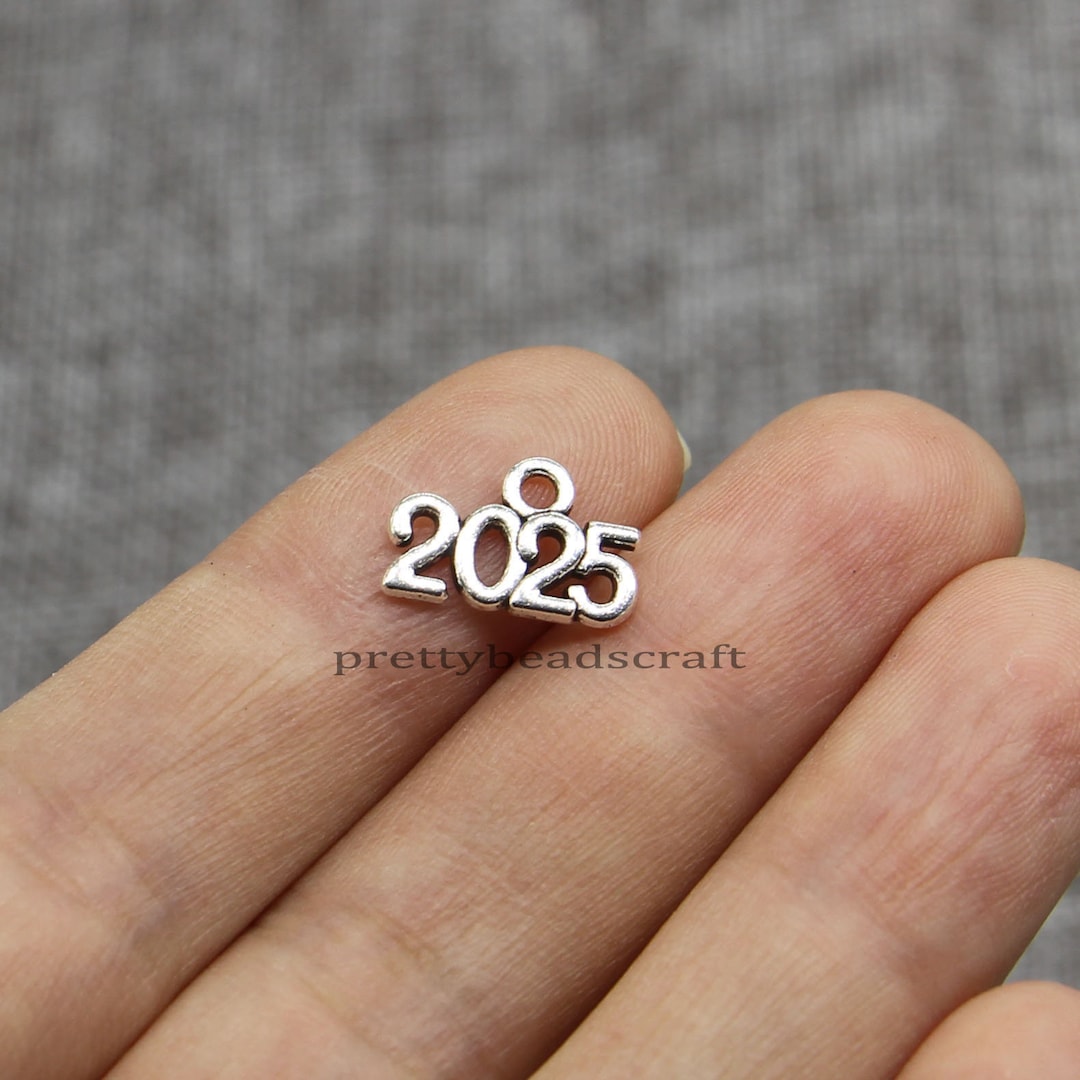 50/100 Bulk Year 2025 Charms Graduation Year Class the Year of 2025 ...