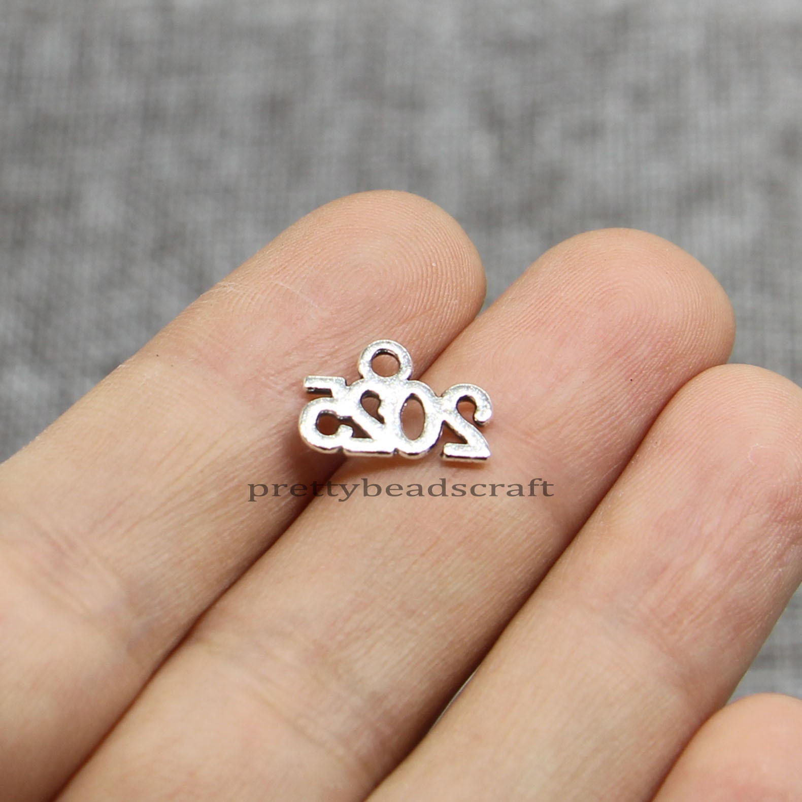 50/100 Bulk Year 2025 Charms Graduation Year Class the Year of 2025 ...