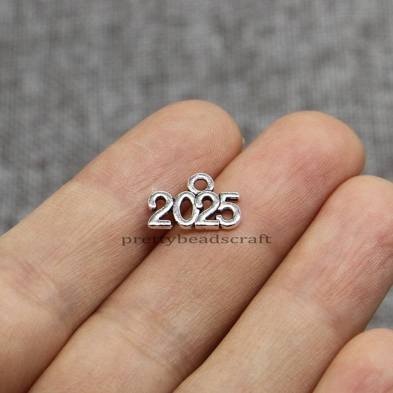 50/100 Bulk Year 2025 Charms Graduation Year Class the Year of 2025 ...