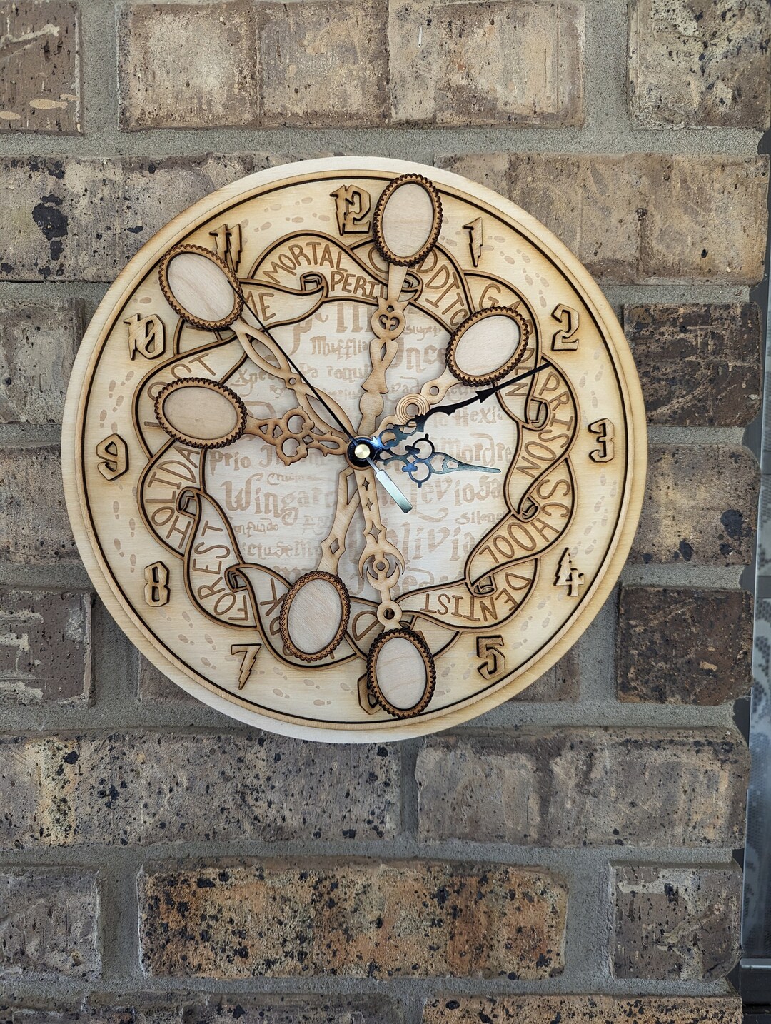 3D 6 Spells Enchanted Wizarding Family Wall Clock With 6 Magical Hands ...