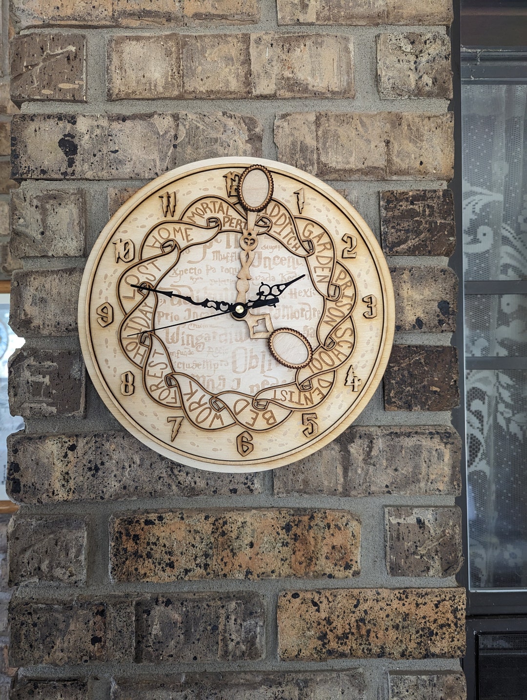 3D 2 Spells Enchanted Wizarding Family Wall Clock With 2 Magical Hands ...