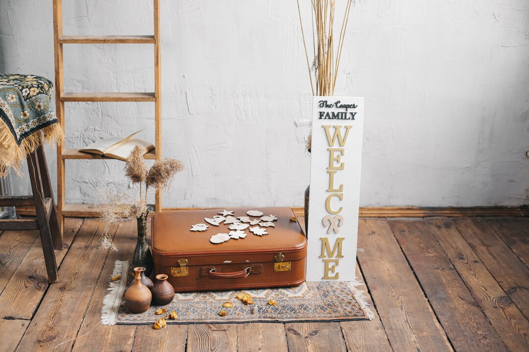 Personalized Welcome Sign With Family Name and Interchangeable Designs ...