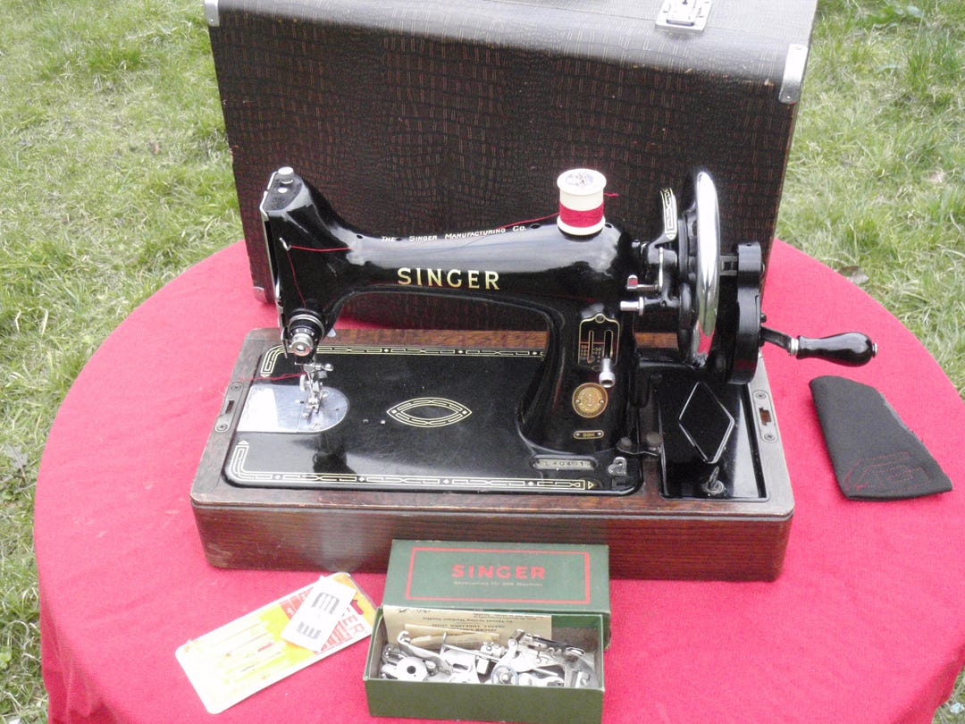 Working Singer 99K 1956 Hand Crank Sewing Machine With Back Tack in A ...