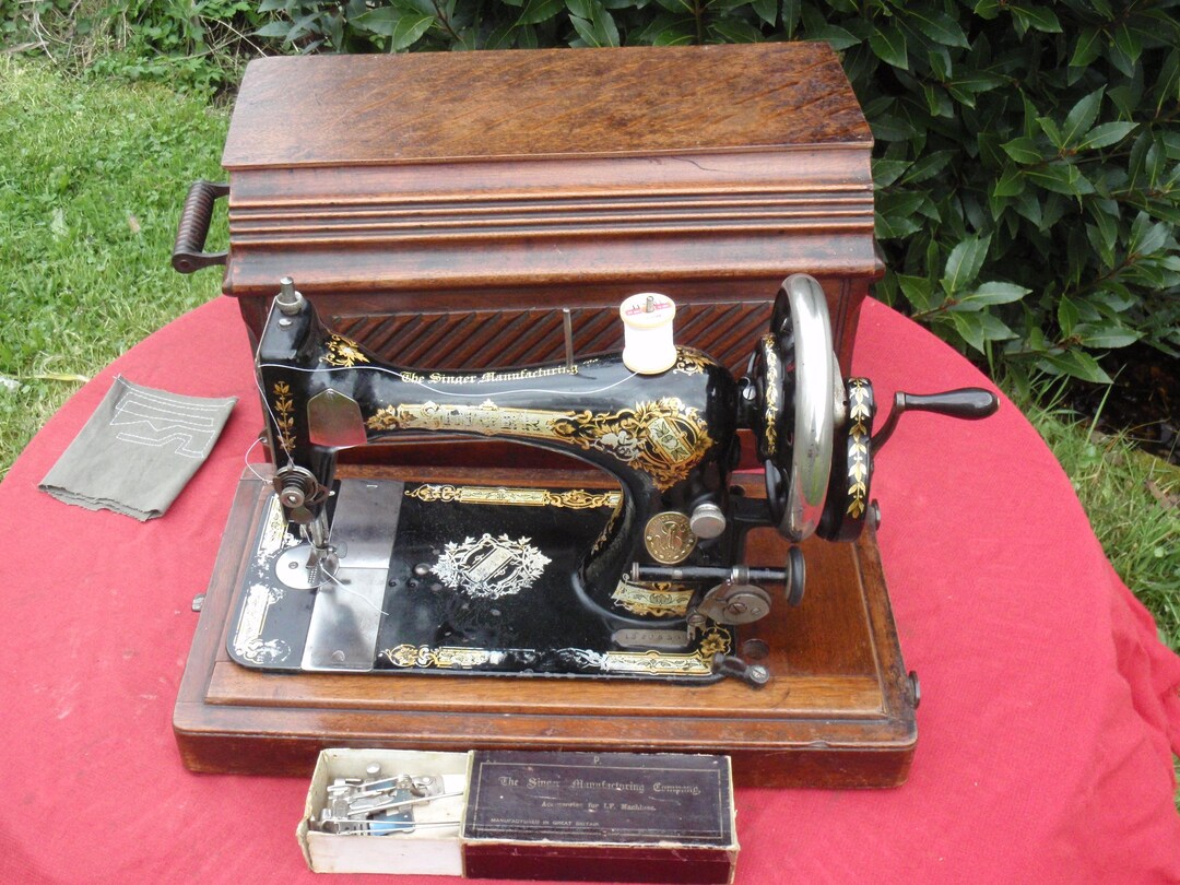 Working Victorian Singer Sewing Machine 28K 1898 Hand Crank Vibrating ...