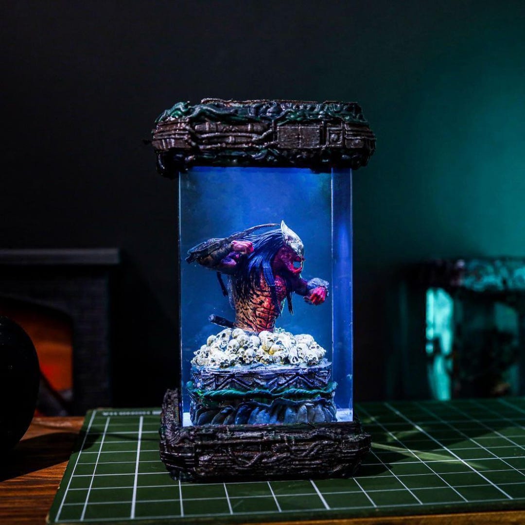Predator Monster Epoxy Lamp V2, Sci-fi Horror Resin Art Night Light ...