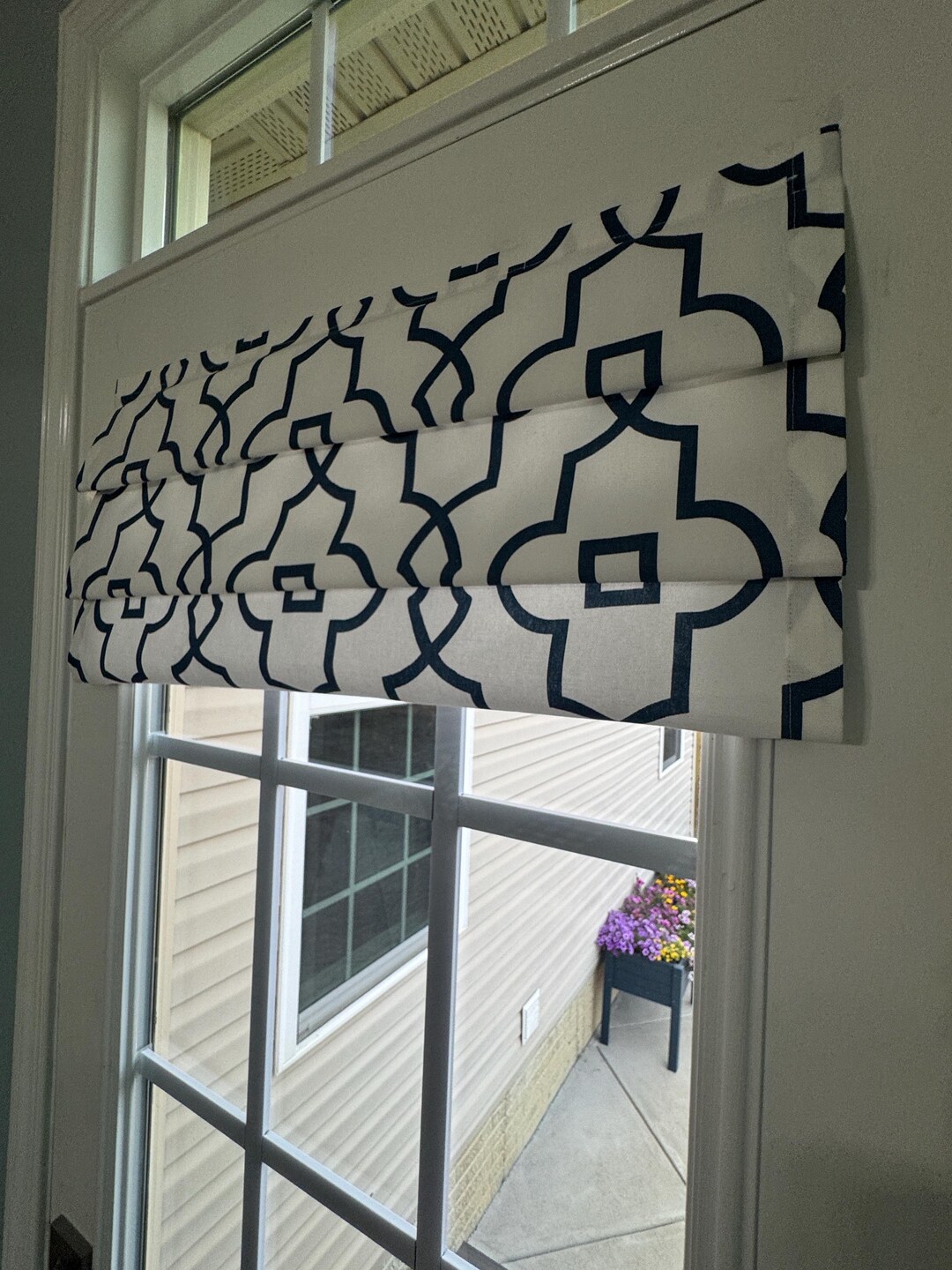 24”x38” Magnetic Shade | 100% Cotton | White With Navy | Magnetic Shade ...
