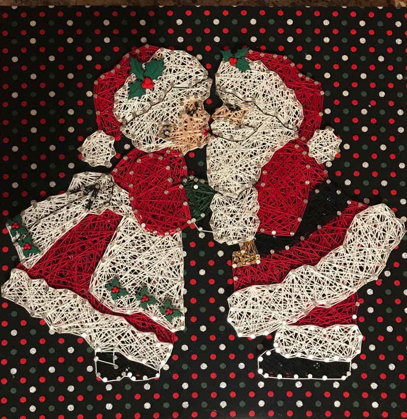 Santa and Mrs Claus Kissing String Art - Etsy