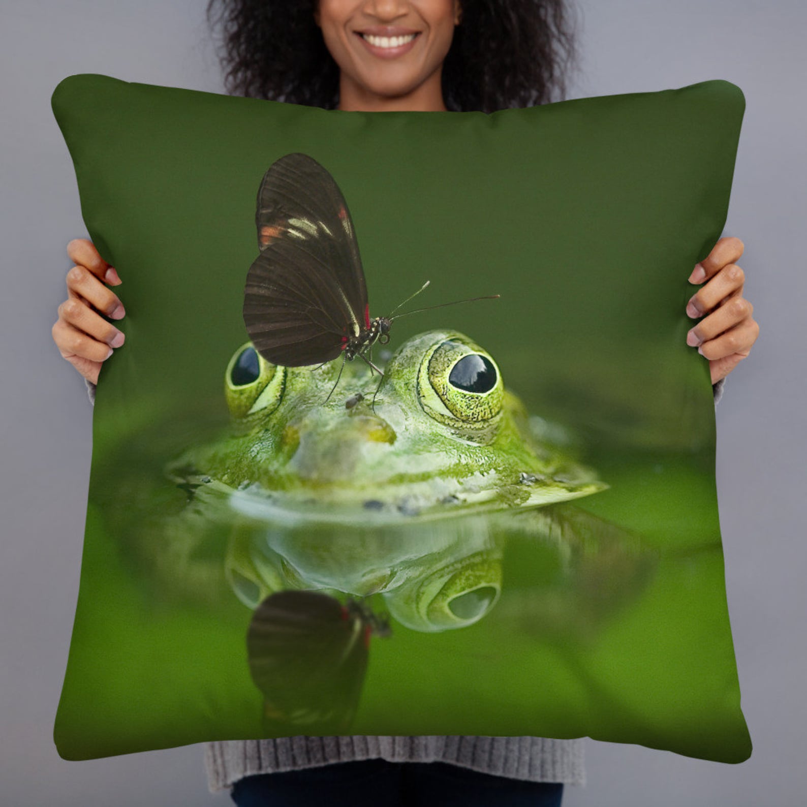 Frog Pillow. Green Pillow With Photo of a Frog. Amphibian Cushion ...
