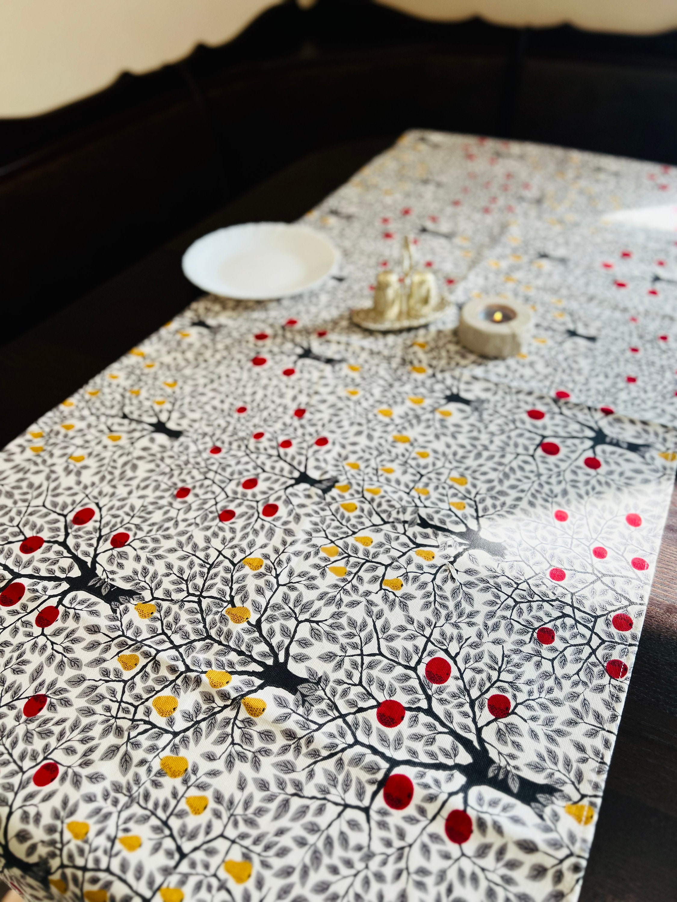 Orchard Table Runner, Waterproof Table Runner Napkins, Dirt-resistant ...