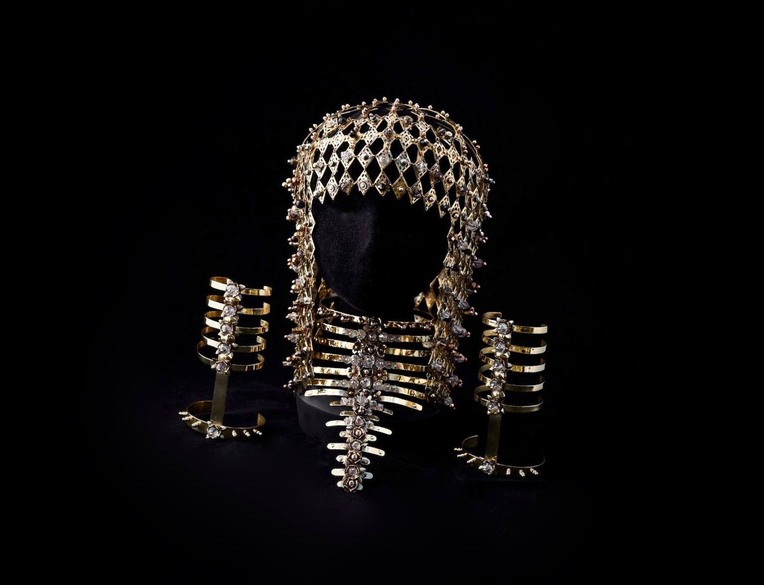 Gold Isis Headdress /HIRE - Etsy UK