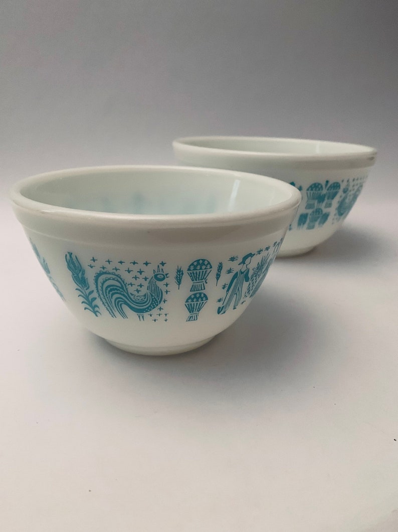 Vintage Pyrex Butterprint Mixing Bowls: White & Aqua, Set of 3 - Etsy
