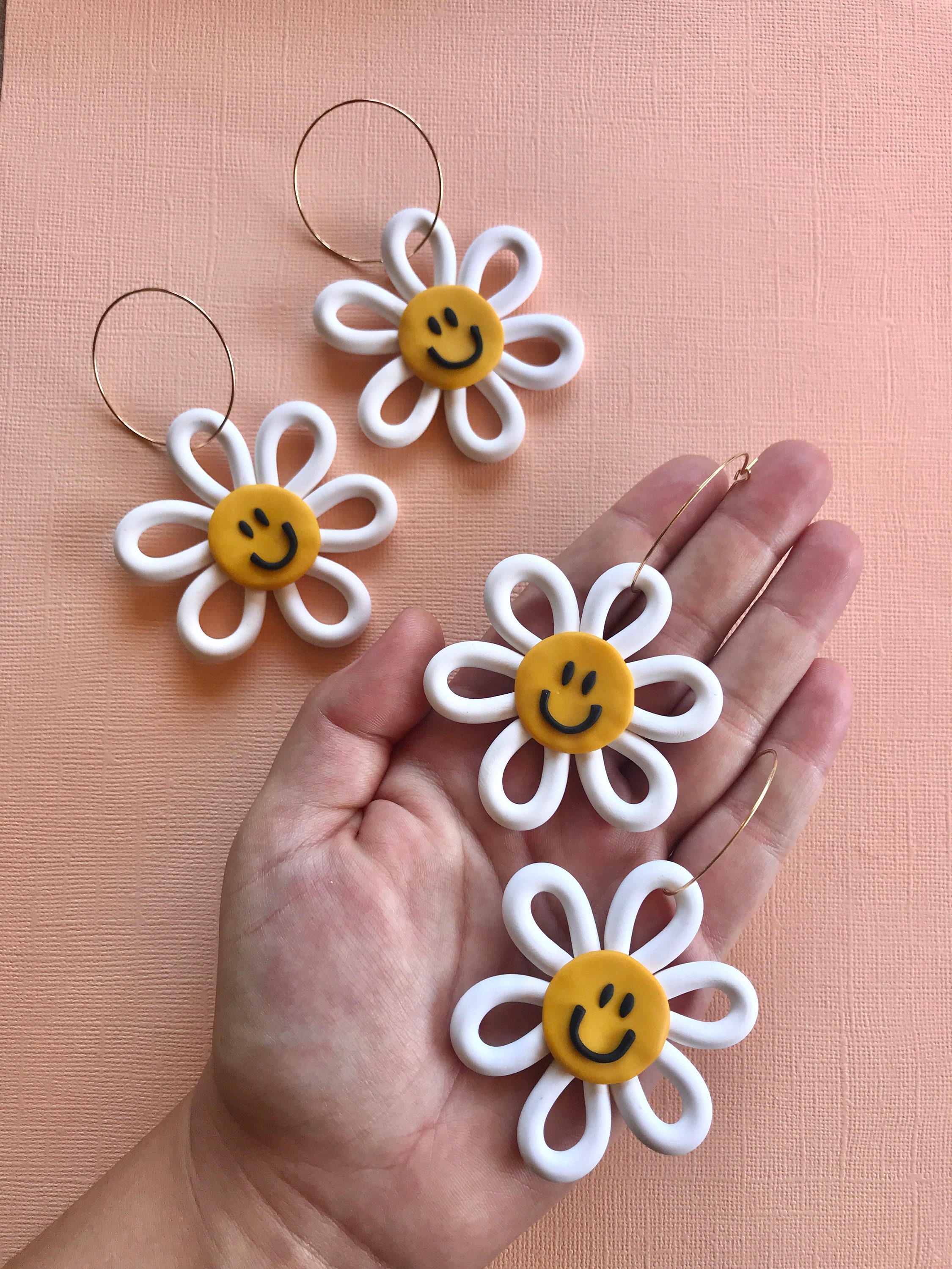 Loopy Daisy Flower Earrings/ Smile Flower Earrings/ Retro - Etsy