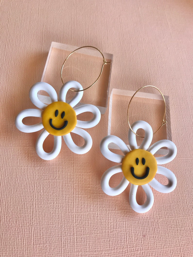 Loopy Daisy Flower Earrings/ Smile Flower Earrings/ Retro - Etsy