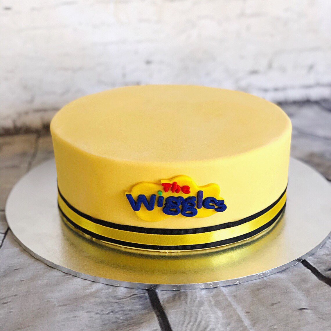 The Wiggles Logo Stars Streamers and Fondant Letter Name. - Etsy Australia